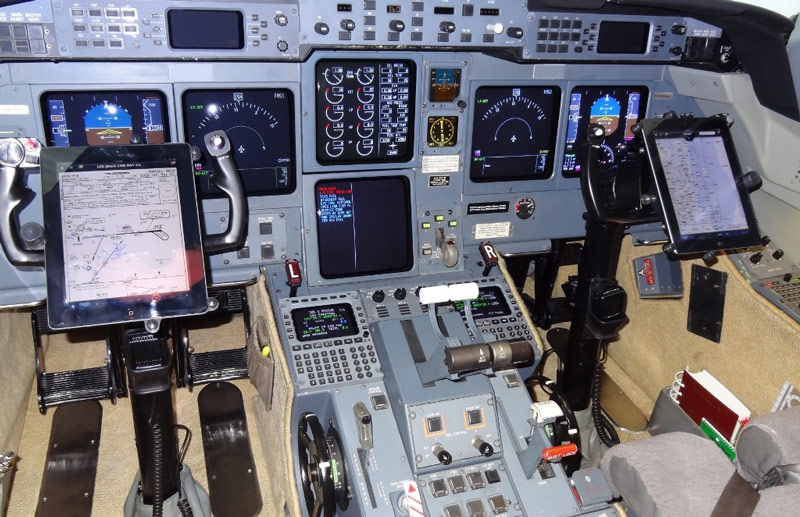 Articulating Yoke Mount for iPad® - First in-cockpit iPad® fixture with ...